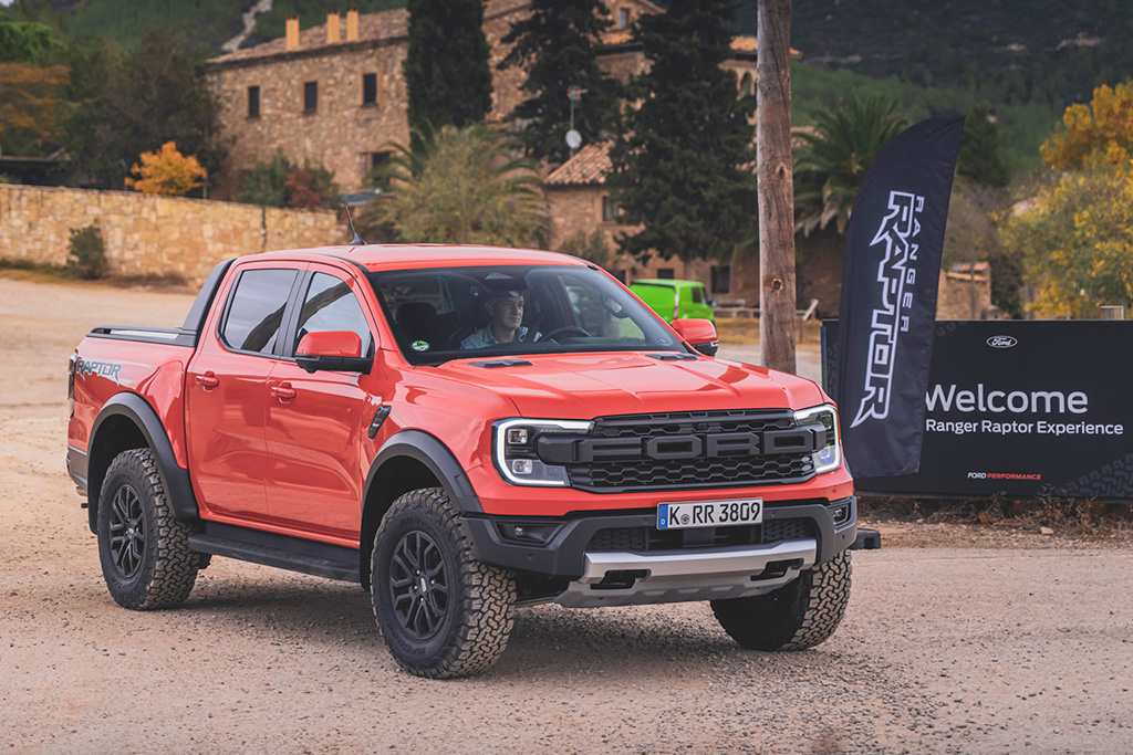 Na rynek trafia Ford Ranger Raptor nowej generacji - AutoBlog